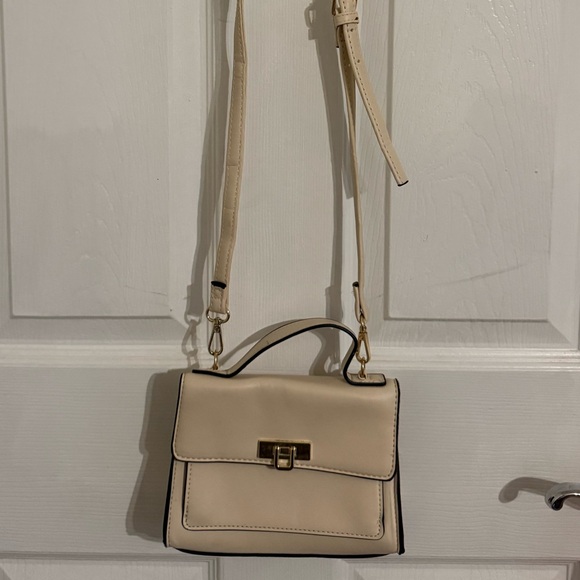 Primark | Bags | Primark Cream Crossbody Bag With Chain Strap | Poshmark